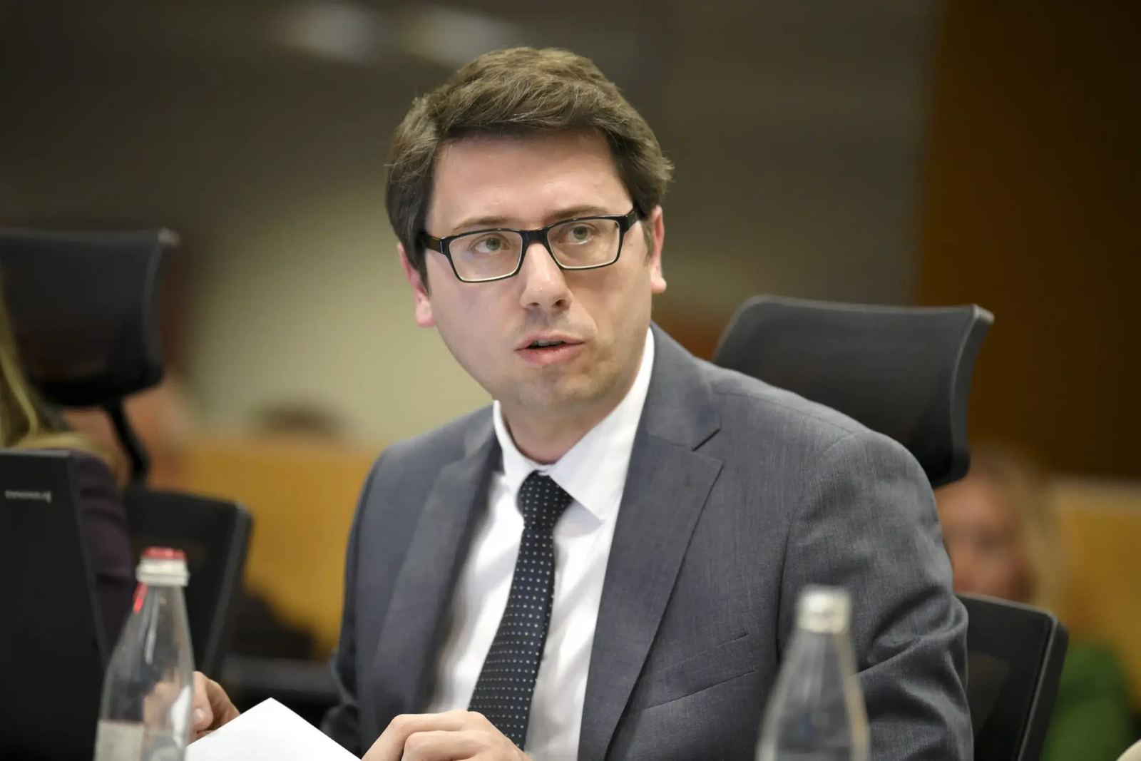 Merret vendimi për pagën minimale: 425 euro nga janari, 500 nga korriku – Gazeta Demos